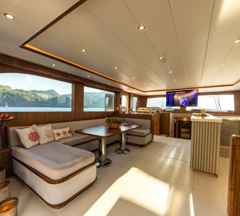 Yacht FLOKI, Custom | CHARTERWORLD Luxury Superyacht Charters